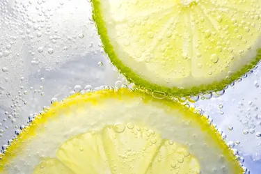 Sparkling Water: Are There Benefits? Pros and Cons, Nutrition ...