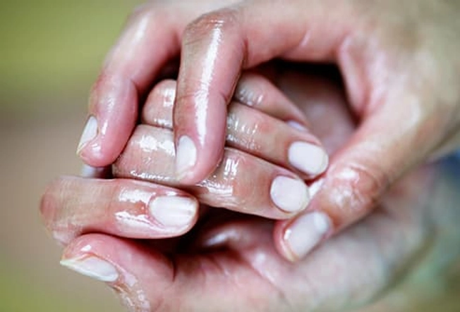 How To Use Essential Oils: 16 Tips for Essential Oil Safety